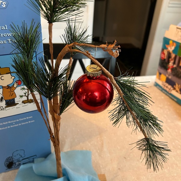 Peanuts | Holiday | Peanuts Musical Charlie Brown Tree With Red ...